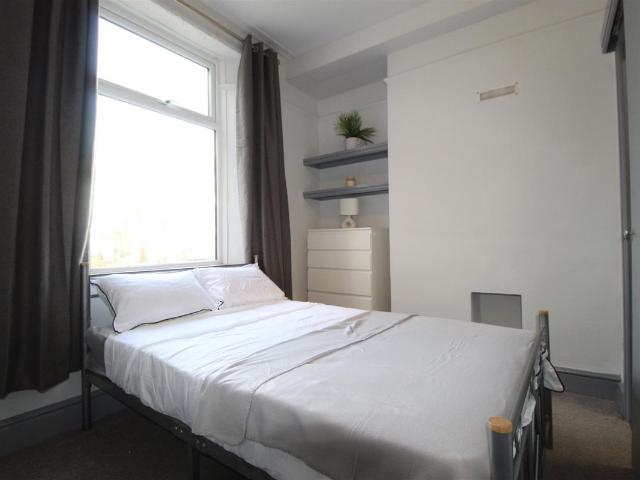 Woodlands Avenue, Stanningley LS28, Room to rent, £550 pcm | PrimeLocation