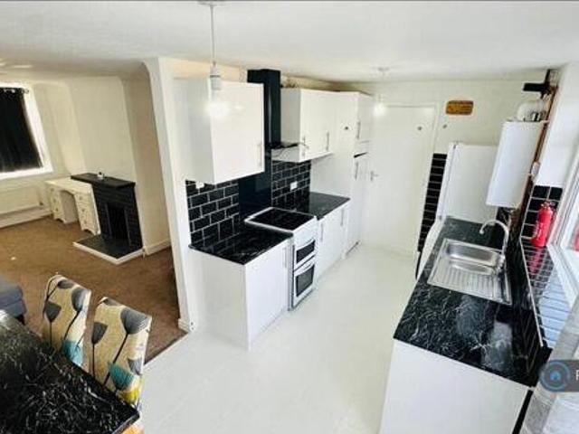 Woodlands Avenue, Woodley, 4 Bedroom Terraced