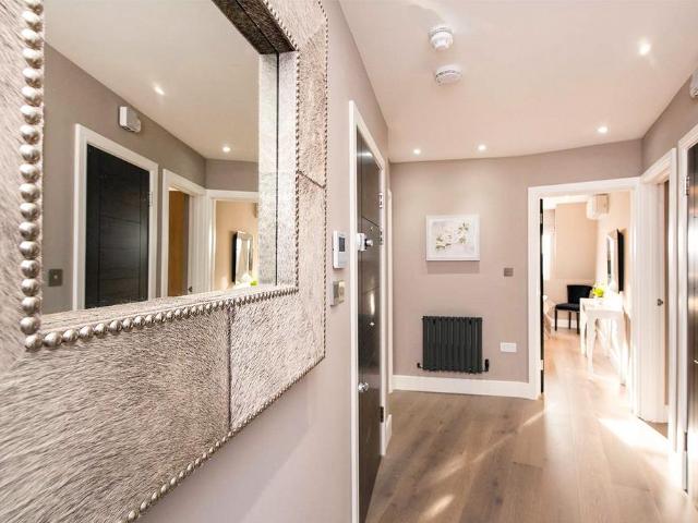 Woodlands, London, NW11 3 bed apartment to rent £4,000 pcm £923 pw