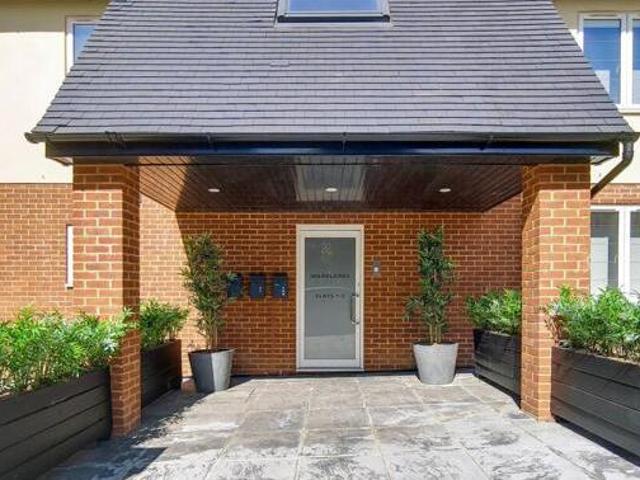 Woodlands, London, 3 Bedroom Apartment