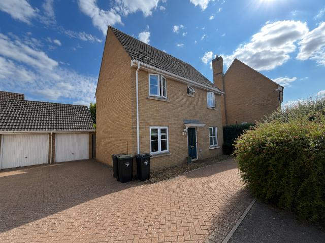 Woodlands Park Drive, Great Dunmow CM6 3 bed house to rent £1,950 pcm £450 pw
