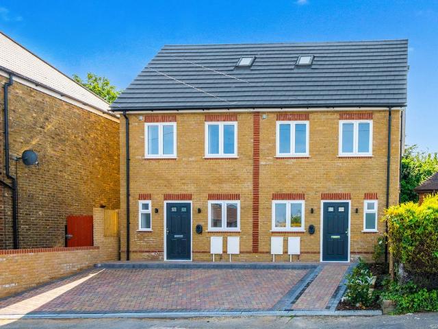 Woodlands Road, Gillingham ME7, 3 bed semi detached house to rent, £1,850 pcm | PrimeLocation