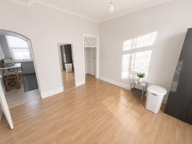 Woodlands Road, Ilford IG1, 1 bed flat to rent, £1,295 pcm | PrimeLocation