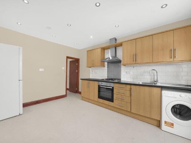 Woodlands Road, Ilford, IG1 2 bed duplex to rent £1,650 pcm £381 pw
