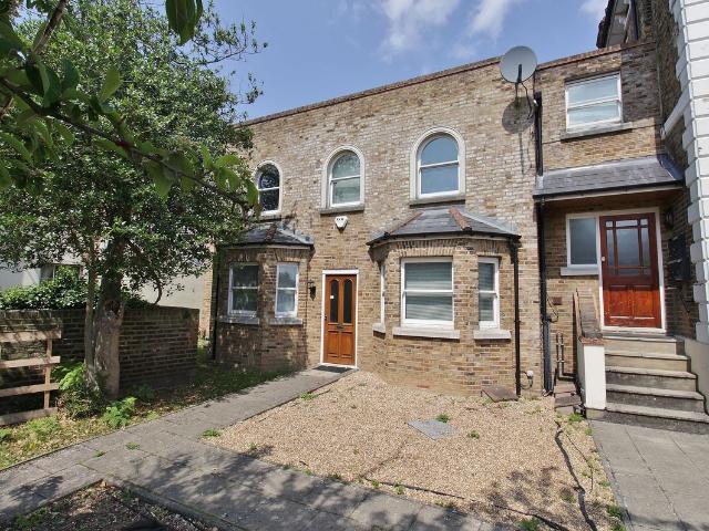 Woodlands Road, Isleworth TW7, 2 bed flat to rent, £2,000 pcm | PrimeLocation