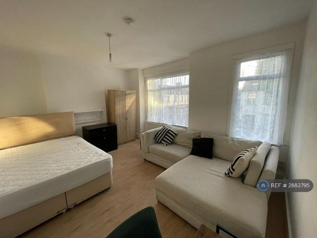Woodlands Road, Southall, UB1 5 bed end of terrace house to rent £2,695 pcm £622 pw