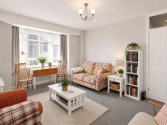 Woodlands Way, Putney, SW15 2SY