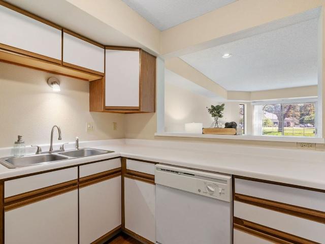 Woodlane Place Townhomes 2 Bedroom Home for Rent at 2187 Cypress Dr, Woodbury, MN 55125