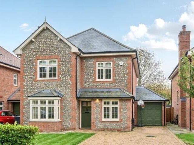 Woodlark Gardens, Hambrook, 5 Bedroom Detached