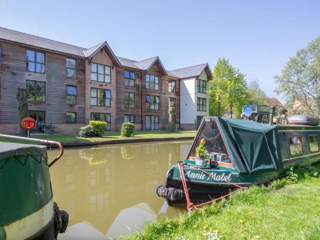 Woodley Headland, Peartree Bridge, MK6 1 bed flat to rent £1,325 pcm £306 pw