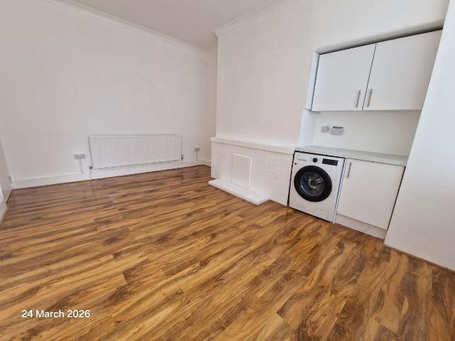 Woodlea Mount, Leeds LS11, 4 bed terraced house to rent, £1,300 pcm | PrimeLocation