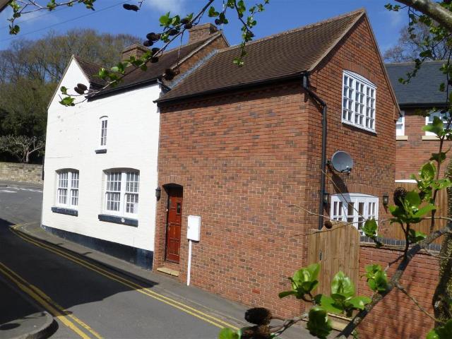 Woodman House Chapel Street, Warwick 2 bed townhouse to rent £1,195 pcm £276 pw