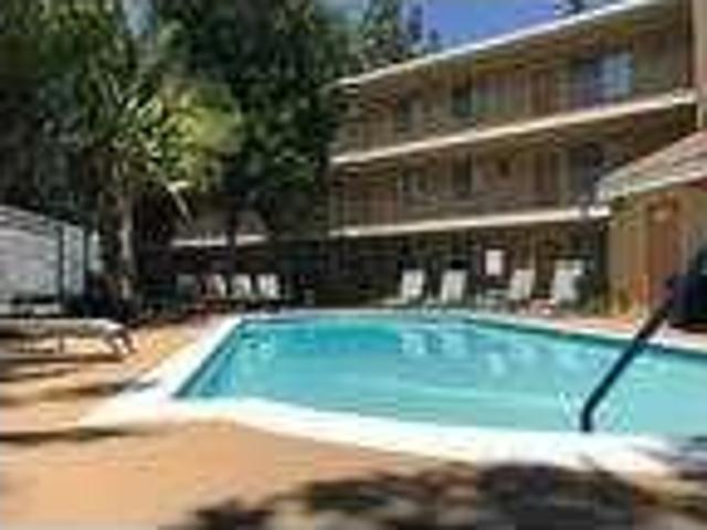 Woodman Lassen Apartments 2 Bed + 2 Bath