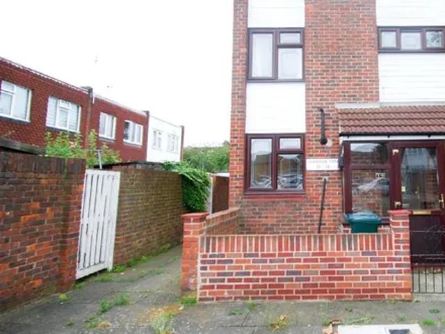 Woodman Path, London, IG7 4JJ, United Kingdom | 3 bed house for rent #167863552 | Rentberry
