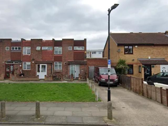 Woodman Path, London, IG7 4JJ, United Kingdom | 5 bed duplex for rent #138472844 | Rentberry