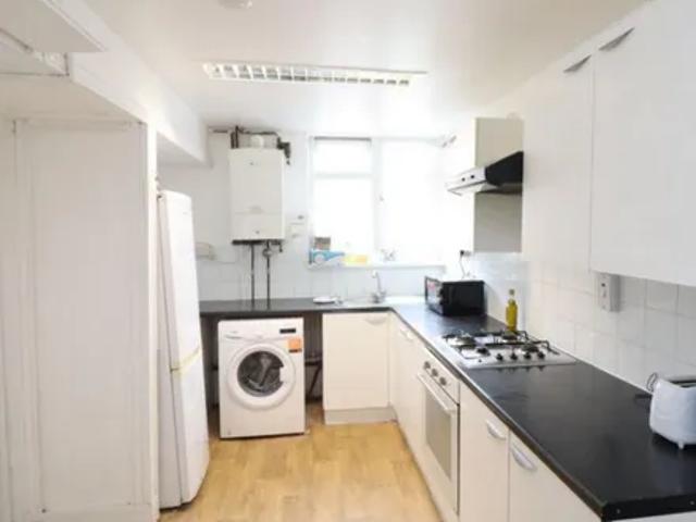 Woodman Path, London, IG7 4JJ, United Kingdom | Room for rent #154576398 | Rentberry