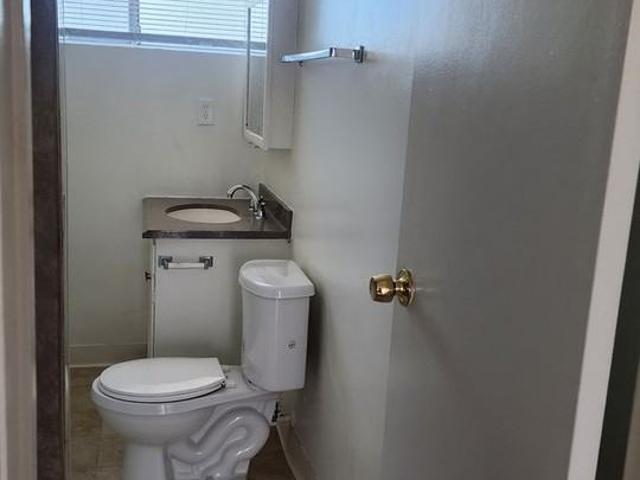 Woodman 7116 Studio Apartment for Rent at 7116 Woodman Ave, Los Angeles, CA 91405 Greater Valley Glen