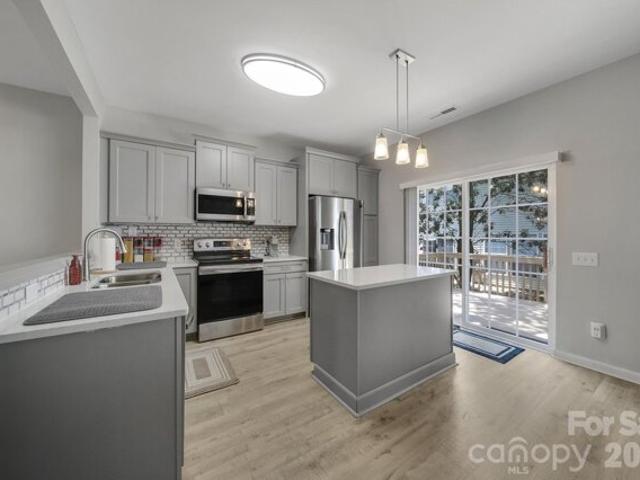 Woodmere Trace Dr, Charlotte, Home For Sale