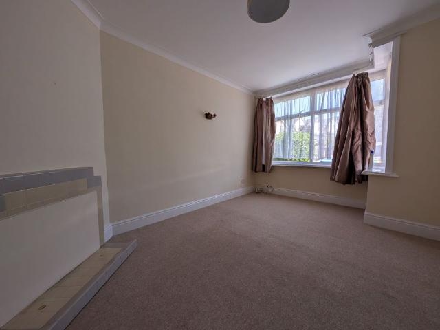 Woodmill Lane, Southampton, SO18