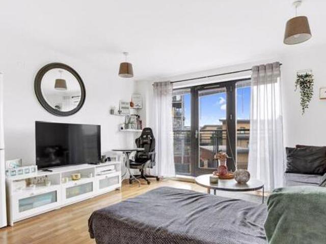 Woodmill Road, By Millfields Park & Canal, 1 Bedroom Apartment