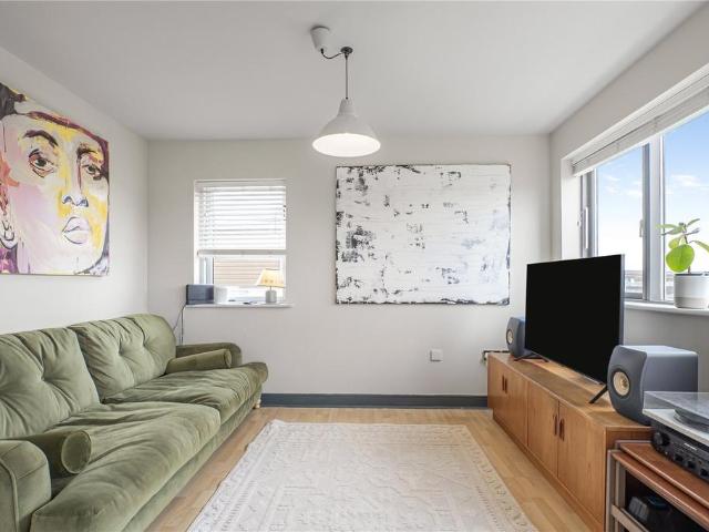 Woodmill Road, London, E5 1 bed penthouse to rent £2,250 pcm £519 pw