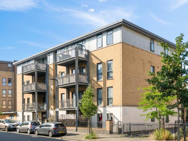Woodmill Road, London E5, 2 bed flat to rent, £2,250 pcm | PrimeLocation