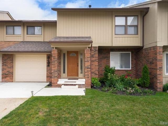 Woods Cir, Detroit, Home For Sale