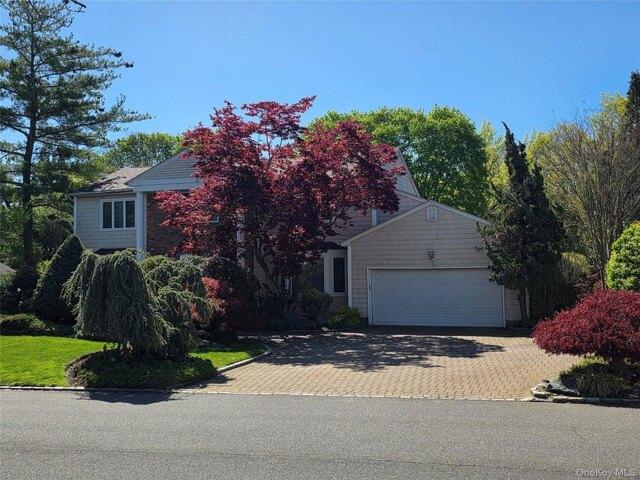 Woods Dr, East Hills, Home For Sale