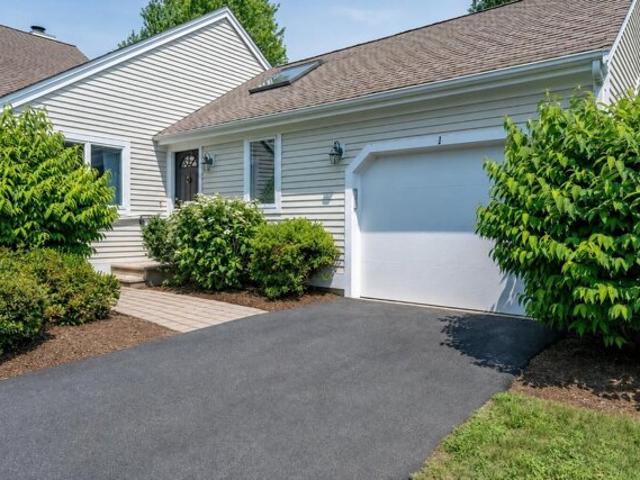 Woods Edge Ln, Mashpee, Condo For Sale