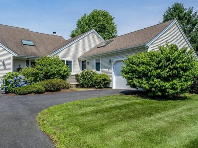 Woods Edge Ln, Mashpee, Condo For Sale