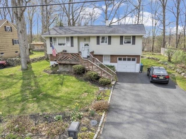 Woods Edge Rd, Byram Township, Home For Sale