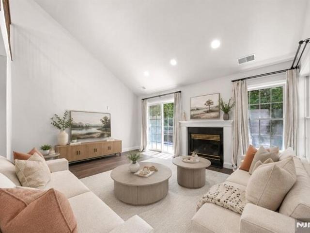 Woods Edge Rd Unit,old Tappan, Home For Sale