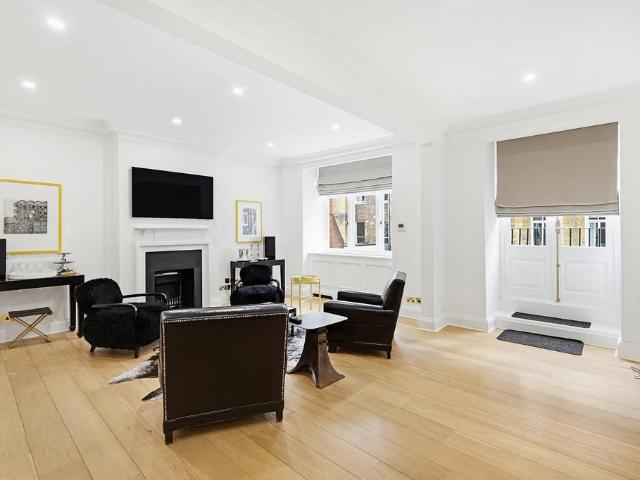 Woods Mews, Mayfair, London 1 bed flat to rent £5,958 pcm £1,375 pw