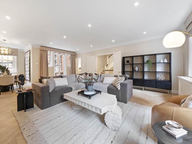 Woods Mews, Mayfair, W1