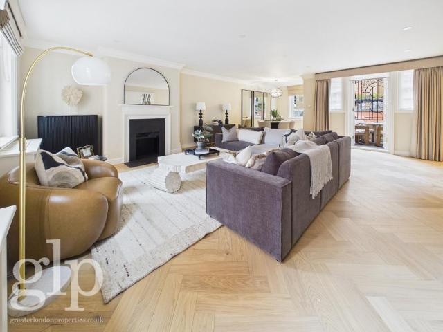 Woods mews, Mayfair, W1K 3 bed mews to rent £26,000 pcm £6,000 pw