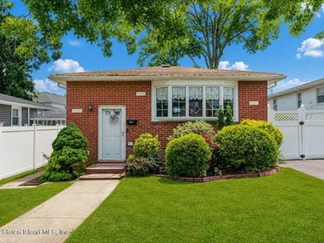Woods Of Arden Rd, Staten Island, Home For Sale