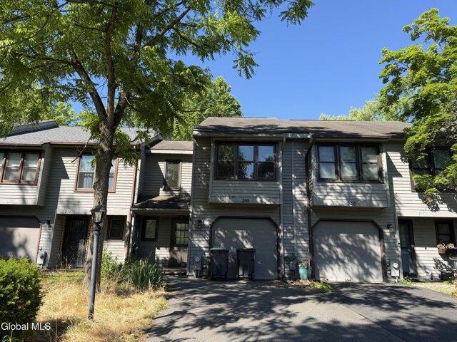Woodscape Dr, Guilderland, Home For Sale
