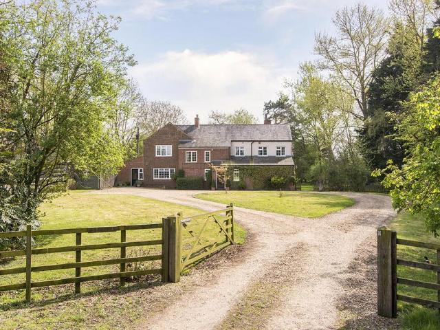 Woodside 5 bed house to rent £3,000 pcm £692 pw