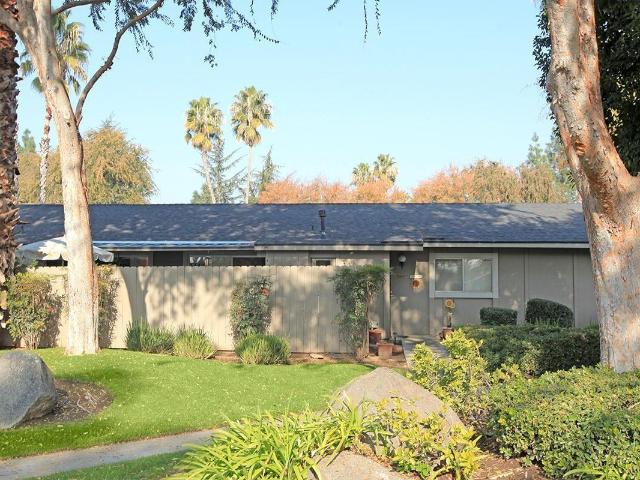 Woodside Village 2 Bedroom Apartment for Rent at 1050 Minnewawa Ave, Clovis, CA 93612