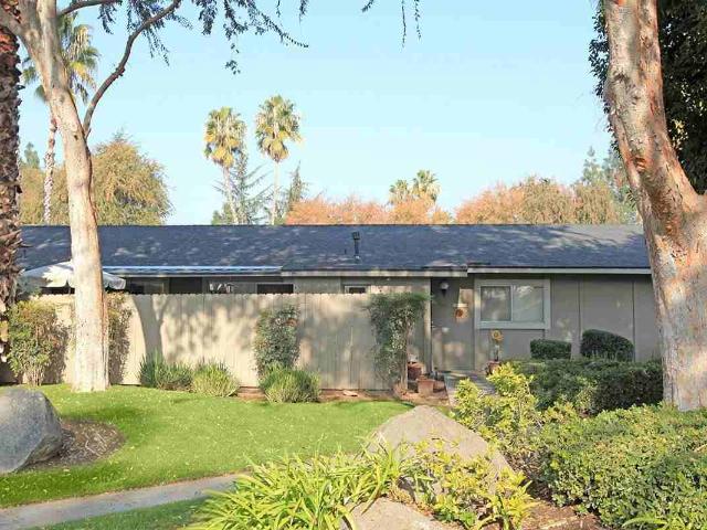 Woodside Village 2 Bedroom Apartment for Rent at 1050 Minnewawa Ave, Clovis, CA 93612