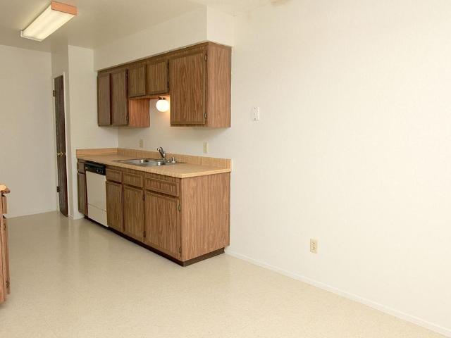 Woodside Village 2 Bedroom Apartment for Rent at 1050 Minnewawa Ave, Clovis, CA 93612