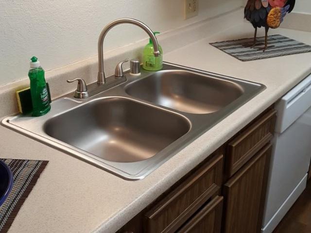 Woodside Village 2 Bedroom Apartment for Rent at 1050 Minnewawa Ave, Clovis, CA 93612