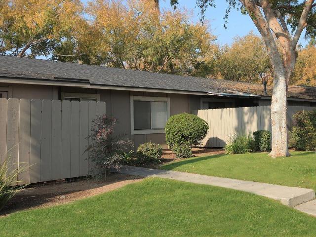 Woodside Village 2 Bedroom Apartment for Rent at 1050 Minnewawa Ave, Clovis, CA 93612