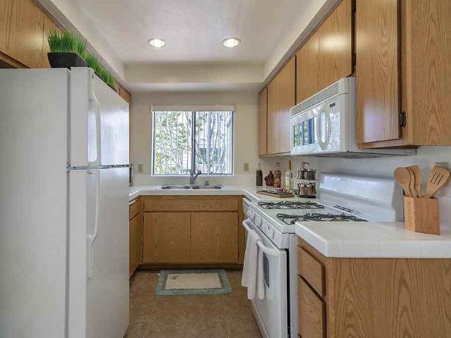 Woodside Village 2 Bedroom Apartment for Rent at 675 Providence Ave, Ventura, CA 93004