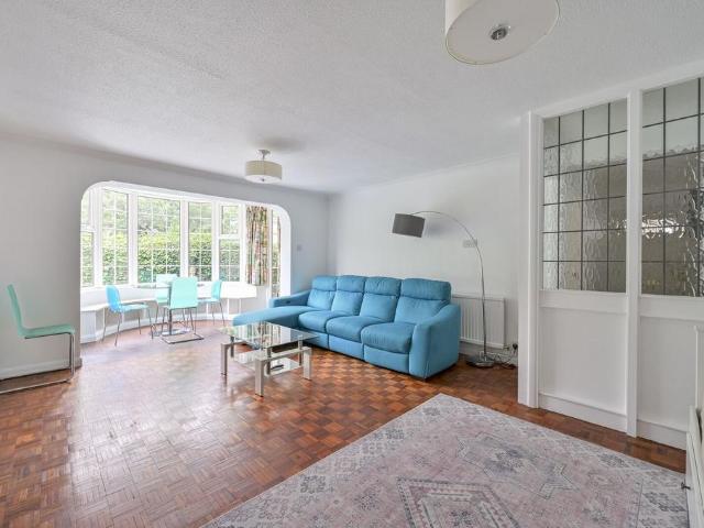 Woodside, Wimbledon, London, SW19 2 bed flat to rent £3,500 pcm £808 pw