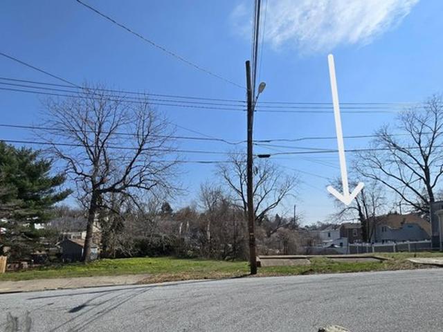 Woodside Ave, Brookhaven, PA 19015