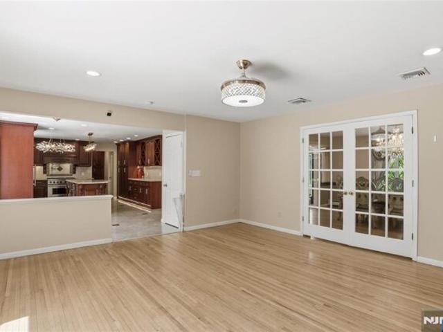 Woodside Ave, West Caldwell, Home For Sale