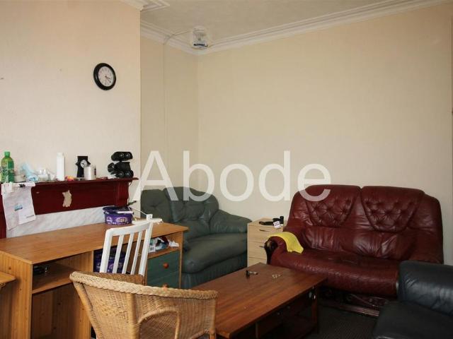Woodside Avenue, Burley, Leeds 2 bed house to rent £1,005 pcm £232 pw
