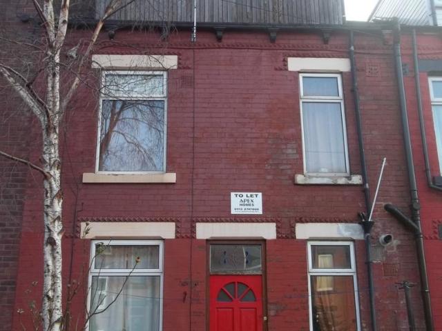 Woodside Avenue burley 2 bed house to rent £1,009 pcm £233 pw