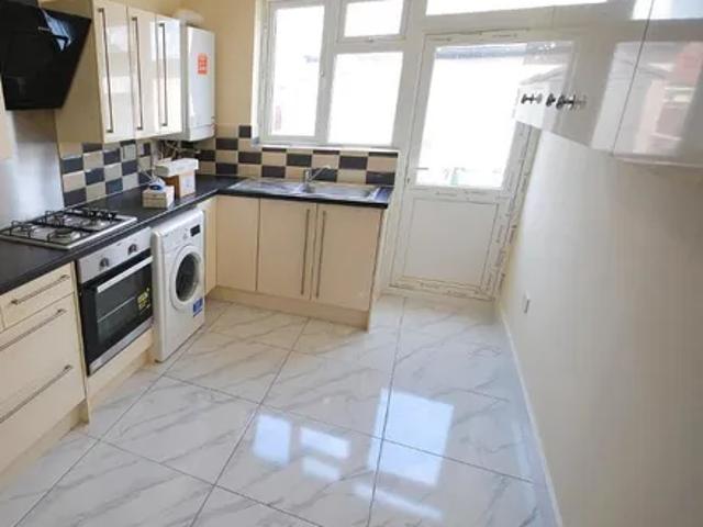 Woodside Avenue, London, HA0 1UN, United Kingdom | 4 bed apartment for rent #139623039 | Rentberry